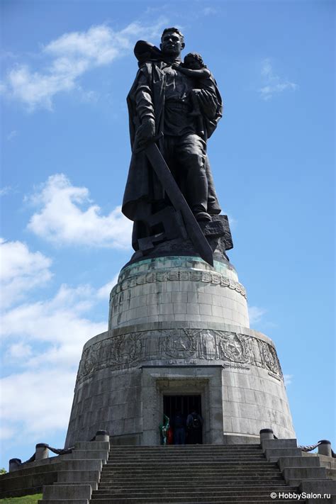 Фото памятник советскому солдату в берлине фото