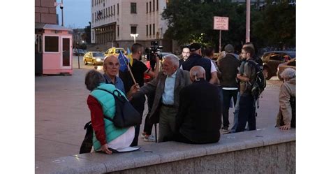 Десетки се събраха на митинг в подкрепа на Николай Денков в столицата