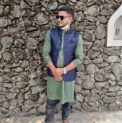 পরিবারের ছোট ছেলে।