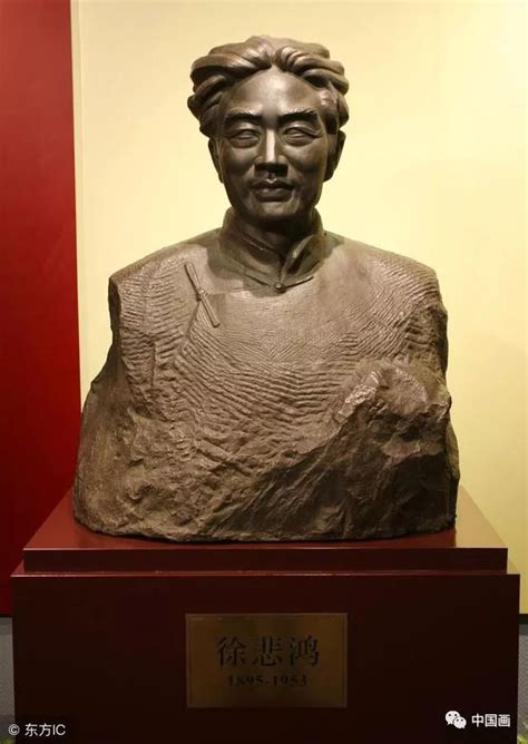 百年巨匠徐悲鸿笔下的鸡，昂首挺立、怒发冲冠，可谓千古绝唱！中国