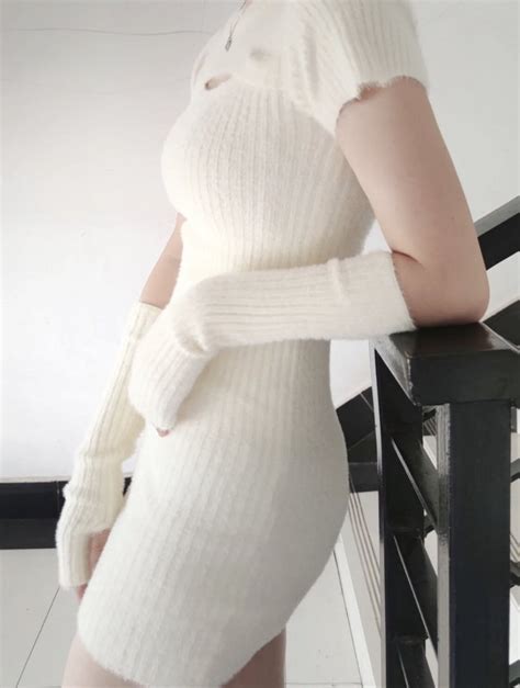 女警艾琳 On Twitter 下班后穿的美美的，时刻准备着。🥰