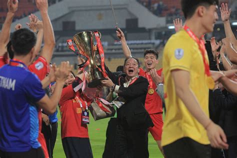 Đỗ Mỹ Linh Khoe Nhan Sắc Nổi Bật Trên Khán đài Tươi Rói Nhìn Chồng Chủ