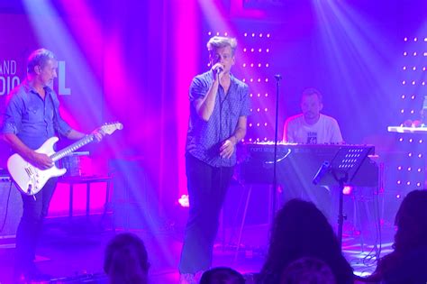 VIDÉOS Benjamin Biolay en concert dans Le Grand Studio RTL