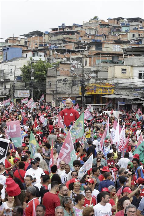 Efeito CPX Vantagem de Lula sobre Bolsonaro nas periferias sobe oito pontos no Ipec após