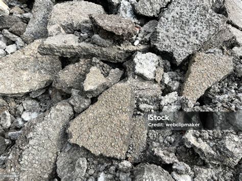 거리의 도시 쓰레기 및 건설 폐기물 0명에 대한 스톡 사진 및 기타 이미지 0명 거리 건설 현장 Istock