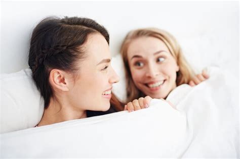 Free Photo Girls In Bed