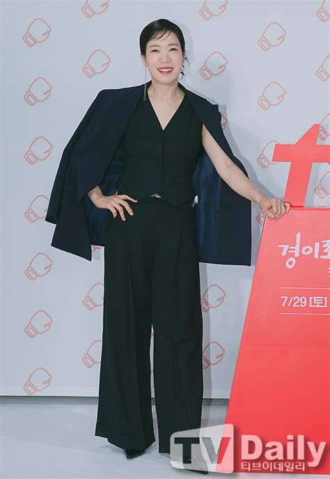 TD포토 염혜란 마음먹고 꾸민 패션