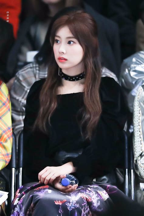 Hyewon Eyes Scrolller Hyewon Eyes Scrolller