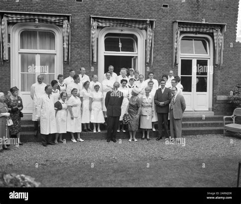 H M De Queen Visits The Ant Van Leeuwenhoekhuis Queen With Nurses