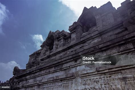 Borobudur Adalah Candi Buddha Mahayana Candi Buddha Terbesar Di Dunia