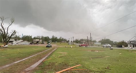 Two Killed As Tornadoes Storms Rip Through Oklahoma Reuters