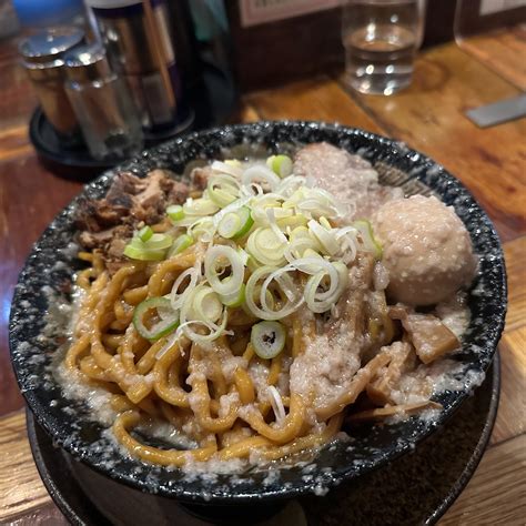 らーめん平太周 五反田本店 『爆盛油脂麺 300g ライス』 フロムムサシノ