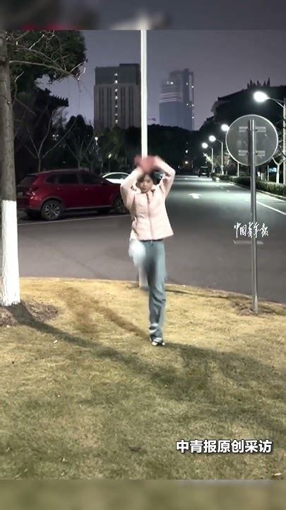 一名大三女生展示长拳、枪术等武术，动作行云流水，力道十足！罗同学说，想通过视频的形式，让更多人了解传统武术。 Youtube