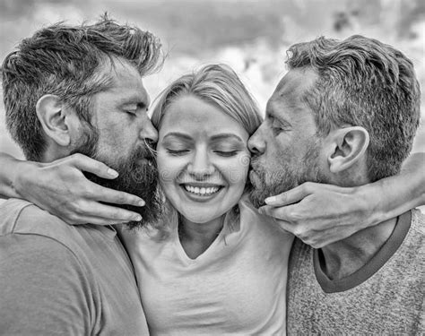 Meisjeshutten Met Twee Jongens Liefde Driehoek Ultieme Hulplijn Zonder