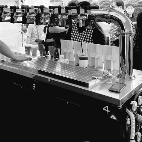 홀리데이 안녕하세요 오랜만에 인스타를 통해서 인사드립니다 2008년부터 매년 이 기간에 청주에서 가장 큰 축제인 청원생명축제에 작년에 이어서 올해도 홀리데이 브루어리가