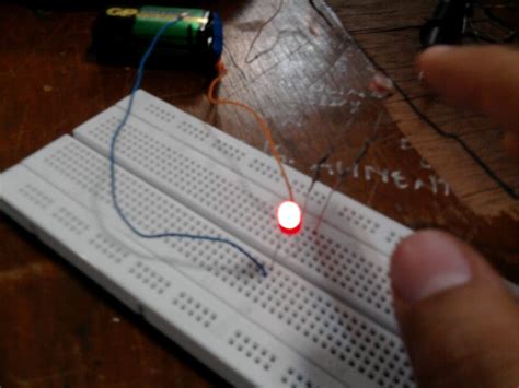 Teoria De Control Unitropico Led Activado Por Luz
