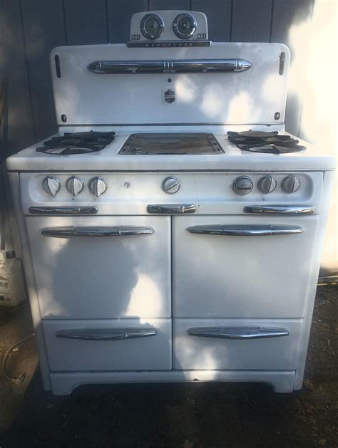 Wedgewood Stove Oven Is Like New Has Minor Gas Leak Completely