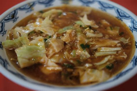Eat Neat Beat Eats 神田美土代町「四川一貫」で、11月最後の店での昼食は、いつもより少し醤油が勝ったスープと濃度の高い