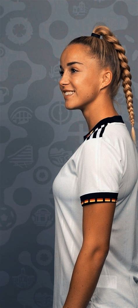 Giulia Gwinn Football Girls Womens Soccer Female Athletes