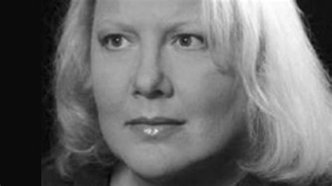 Nikki Finke Dead At 68 Cause Of Death Of Deadline Founder Known For Live Snarking Of Awards