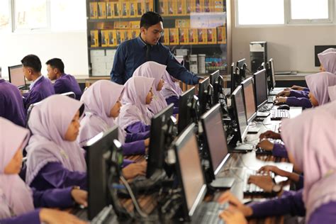 Santri Literasi Digital Dan Pendidikan Karakter