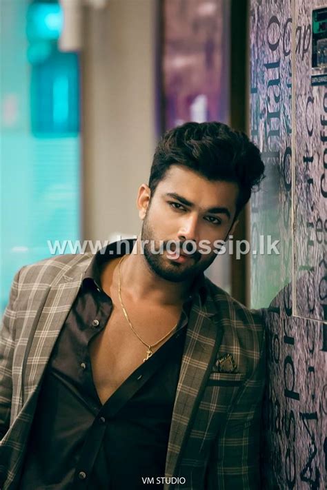 මම ජීවිතයේ විවිධ ආදරයන් විඳි කෙනෙක්‌ වගේම ඒ ආදරයන් අහිමිවීමේ වේදනාවත් දැඩිව විඳපු කෙනෙක්