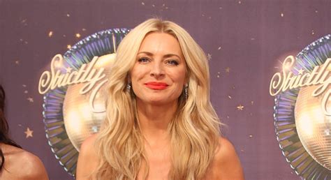 Strictly Come Dancings Tess Daly Wows In Skintight Lime Dress