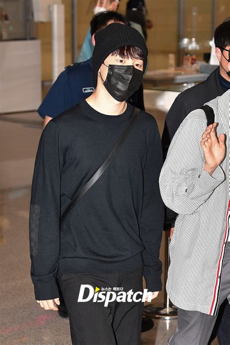 현장포토 “오늘은 시크다”지민 올블랙 공항패션 디스패치 뉴스는 팩트다