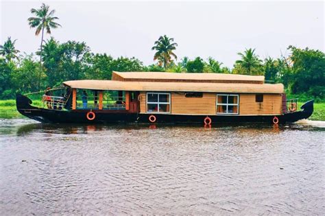 Deluxe Houseboat In Alleppey Online Booking Kerala
