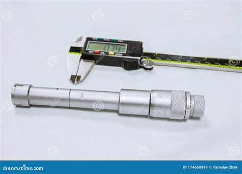 Micrometer Device For Accurate Measurement Of Hole Diameter Royalty