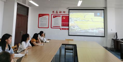 经济与管理学院组织师生集体观看2023年高校党组织示范微党课展播第四讲