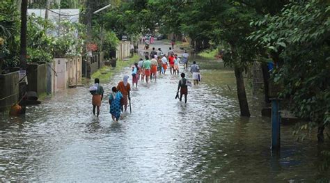 Kerala Floods Uae To Donate Rs 700 Crore For Relief Work Says Cm