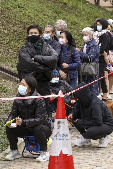 Coronavirus Hong Kong Confirms More Than 1000 Cases First Deaths In