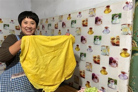 10元钱买4张饹馇，柴火大铁锅做个当地特色美食，一出锅看馋了 凤凰网视频 凤凰网