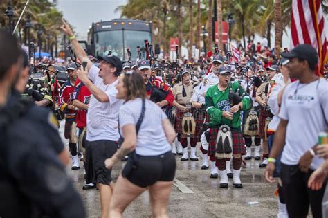 Hundreds Fans In Fort Lauderdale To Celebrate The Florida Panthers
