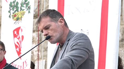 25 Aprile Massini A Firenze Legge Il Monologo Di Scurati Censurato In