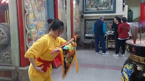九天道母顏值女乩殿內參禮動作很優美退駕 正妹高顏值女乩殿內參禮動作很優美特別 ～麻豆代天府進香團基隆無極參玄宮 Youtube