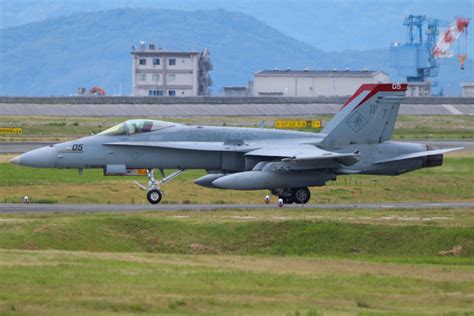 アメリカ海兵隊 McDonnell Douglas F A 18 Hornet 165212 岩国空港 航空フォト by こぐともさん
