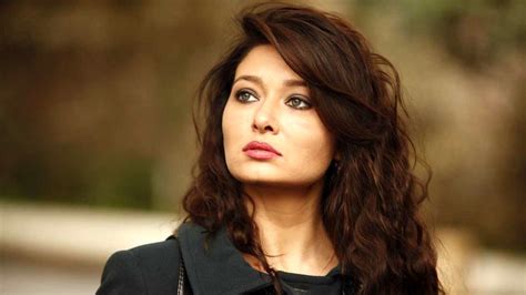 عکسی باورنکردنی از خانم بازیگر معروف ترکیه در ایران چادر به سر کرد