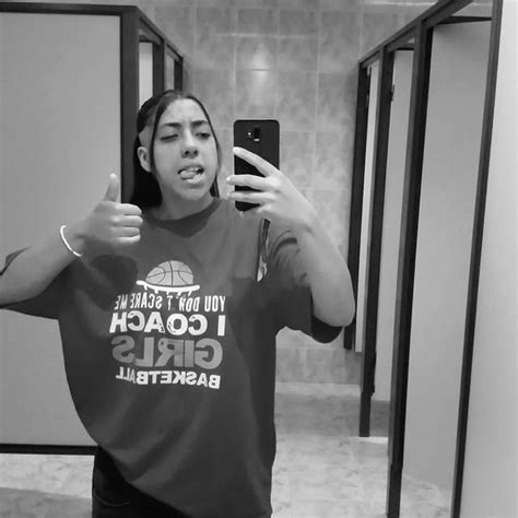 Giuliana Pretti Giuprettii • Threads Say More