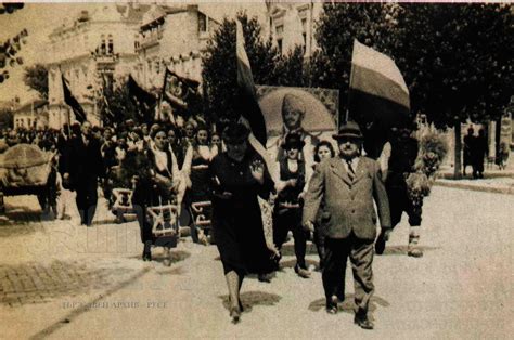 Радостно шествие на русенци преди 82 години по повод връщането на Южна Добруджа Rousse Info