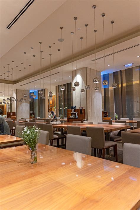 西貢日航酒店La Brasserie餐廳海鮮自助餐越南胡志明市美食食記越南飯店BUFFET的天花板龍蝦生蠔牛排吃到飽推薦 卡爾茗