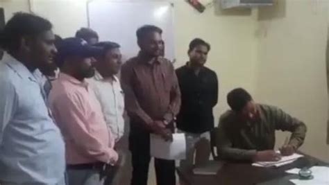 बड़वानी आज से रोजगार सहायक रहेंगे कलमबंद हड़ताल पर Video Dailymotion