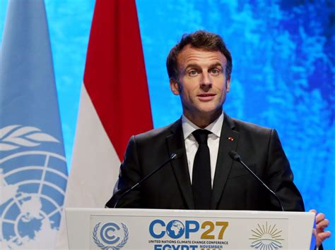Emmanuel Macron znów o rozmowach pokojowych z Rosją Tym razem jednak inaczej Wprost