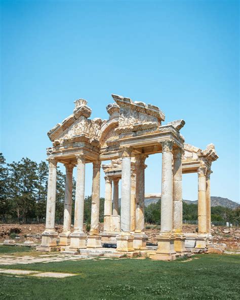 Aphrodisias Antik Kenti Binlerce Yıllık Geçmişi ve Ara Gülerli Keşif