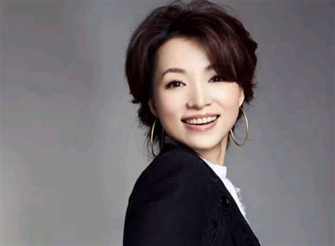 何炅收入，汪涵收入，董卿收入，同樣是主持人差距好大 每日頭條