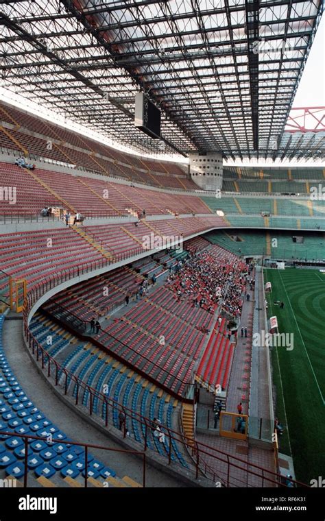 San Siro Sitzgelegenheiten Fotos Und Bildmaterial In Hoher Auflösung