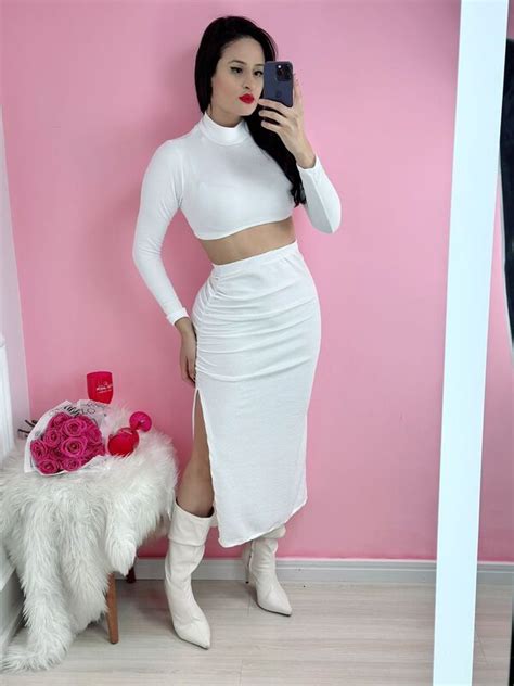 Conjunto Feminino Canelado 3D Cropped e Saia Rosa Chiclé