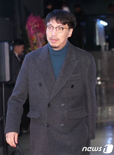 Yoon Jong Bin 윤종빈 Picture Gallery Hancinema The Korean Movie