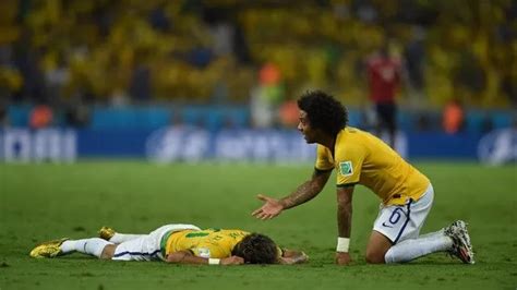 El Rodillazo De Camilo Zuñiga Que Sacó A Neymar Del Mundial América
